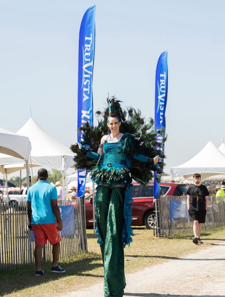 Stilt Walker – Dakota Fox Entertainment